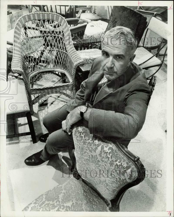 1968 Press Photo Newsman Harry Reasoner, "Essay on Chairs" - hpp32238 ...