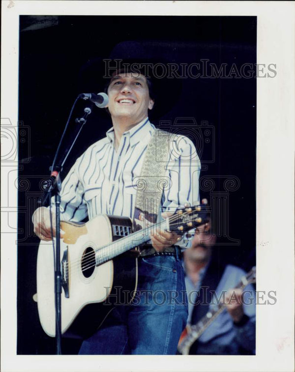 1990 Press Photo George Strait Performs at Houston Livestock Show and ...