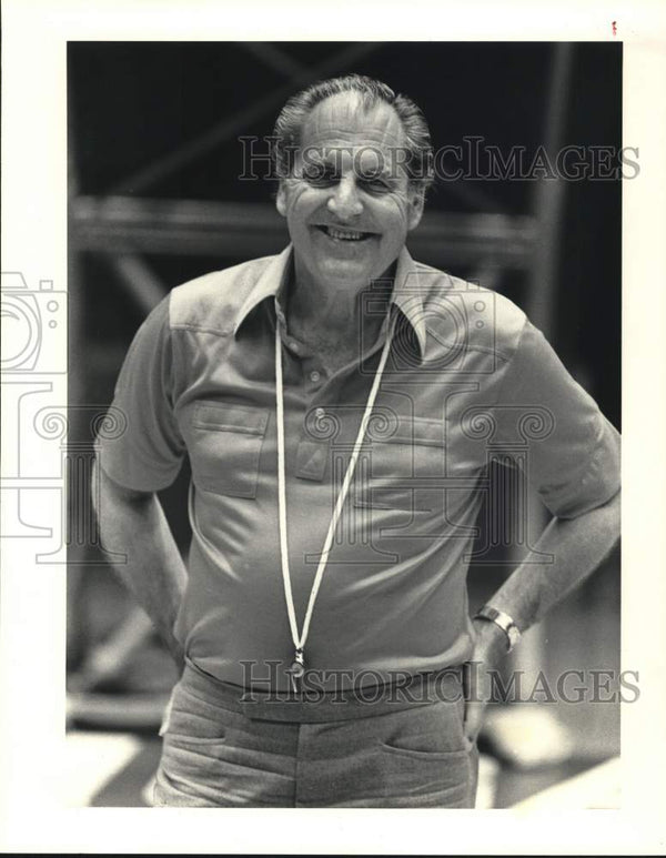 1981 Press Photo University of Houston Basketball Coach Guy Lewis ...
