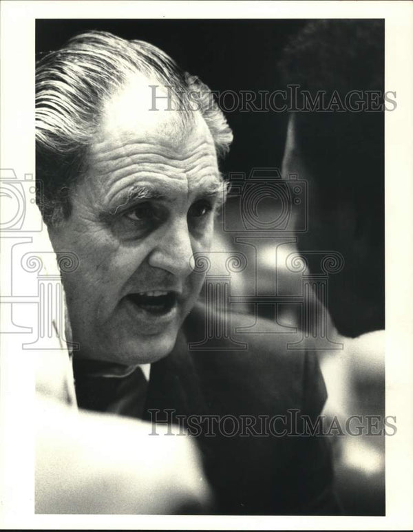 1982 Press Photo University of Houston basketball coach Guy Lewis ...