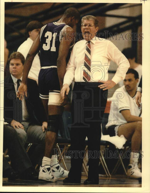 1989 Press Photo Texas Christian basketball coach Moe Iba during game ...