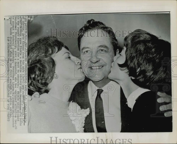 1963 Press Photo J.J. Pickle kissed by wife and daughter after Austin ...