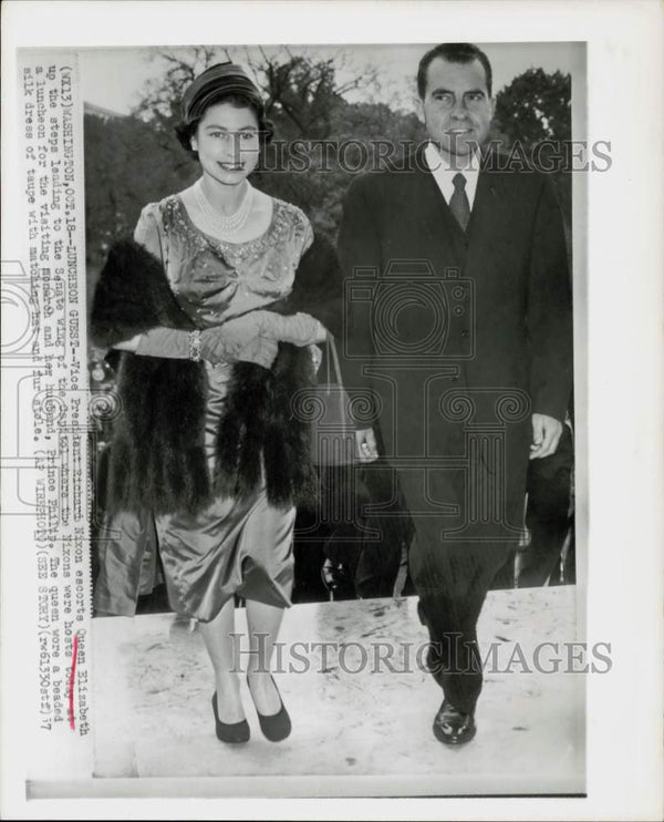 1957 Press Photo Queen Elizabeth escorted by Richard Nixon to Capitol ...