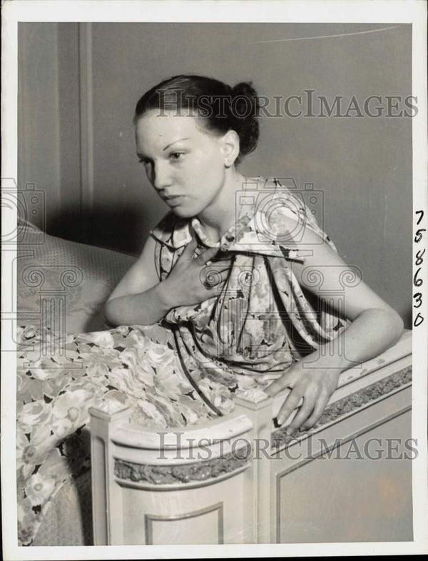 1936 Press Photo Ann Cooper Hewitt rests in suite in San Francisco ...