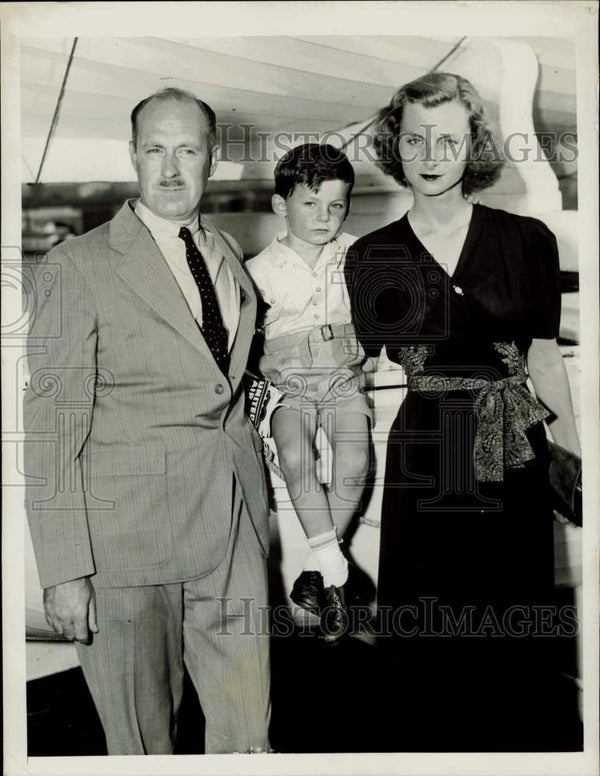 1937 Press Photo Mr. and Mrs. Drew Pearson with Mrs. Pearson's son ...