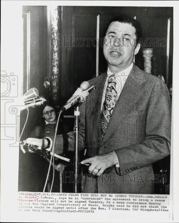 1972 Press Photo Senator Edward W. Brooke at news conference in Boston ...