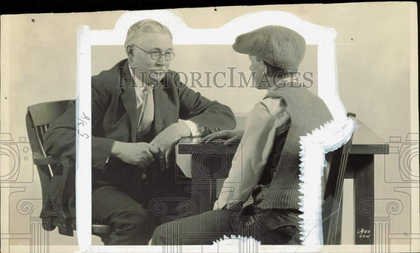 1930 Press Photo J.F. Wright, founder of Pathfinder talks to one of the ...