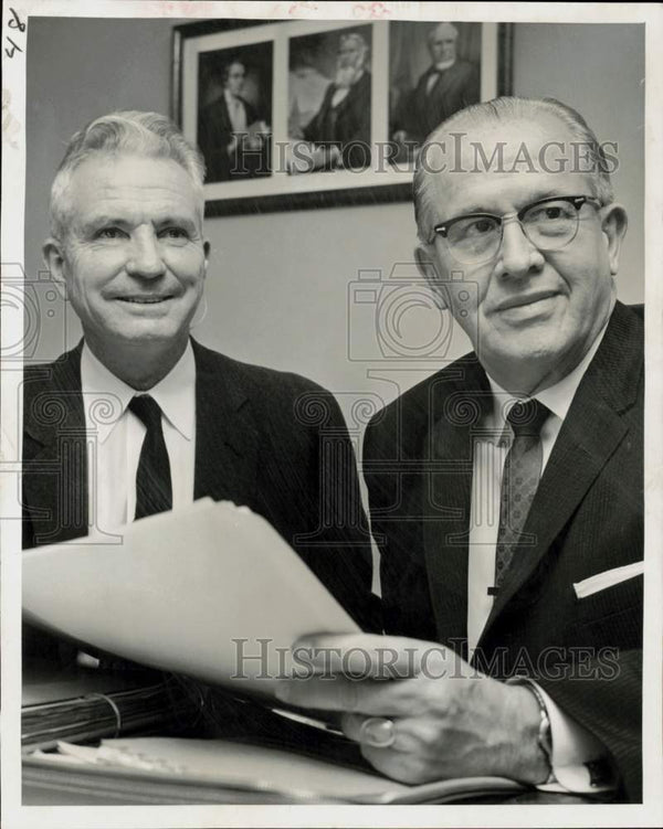 1961 Press Photo Wilford Payne and Ezra Benson discusses sermons in the ...