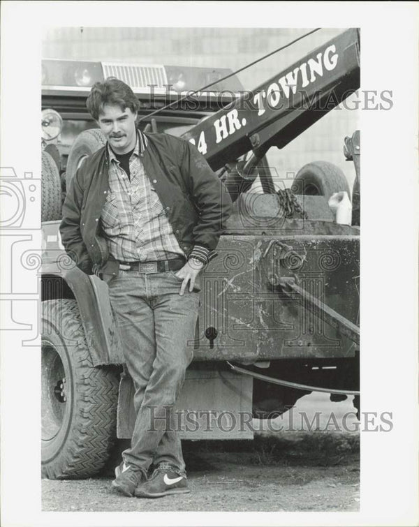 1986 Press Photo Tom Blair with One of His Three Tow Trucks in ...