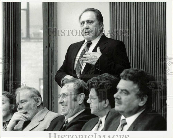 1990 Press Photo Bill Ray speaks in front of former senate presidents ...