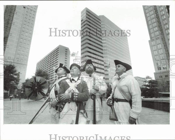 1992 Press Photo Bob Boynton & gentlemen as Revolutionary war soldiers ...