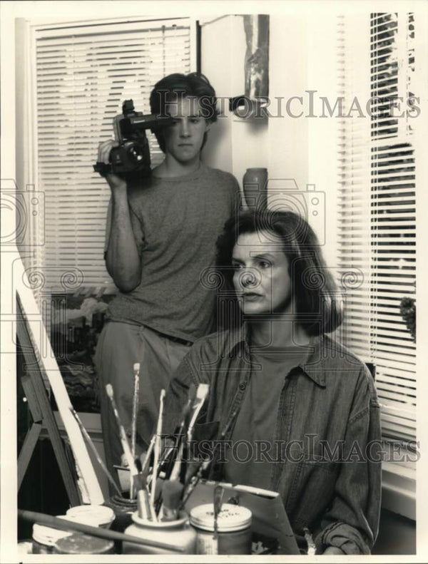 1990 Press Photo Morgan Weisser and Blair Brown star in "Extreme Close ...