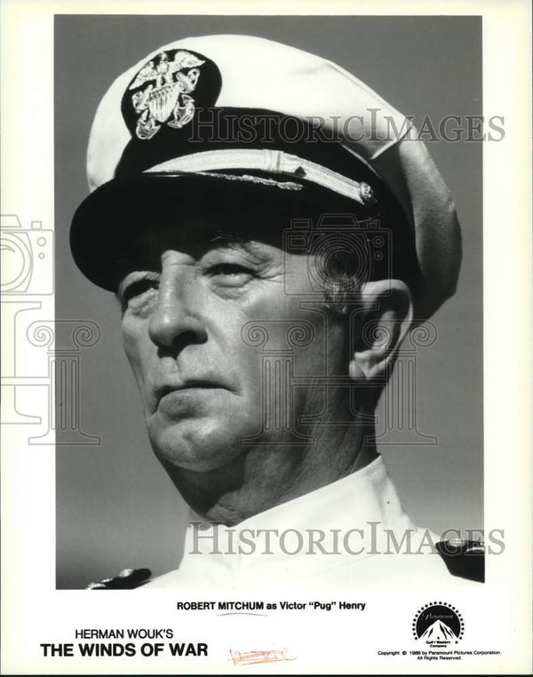 1983 Press Photo American actor Robert Mitchum in a scene from The ...