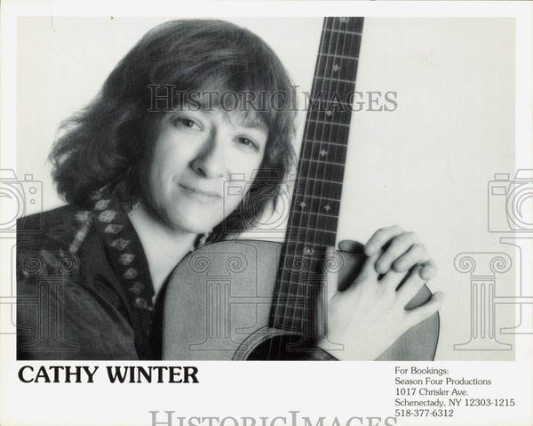 Press Photo Musician Cathy Winter - lrp91959 - Historic Images