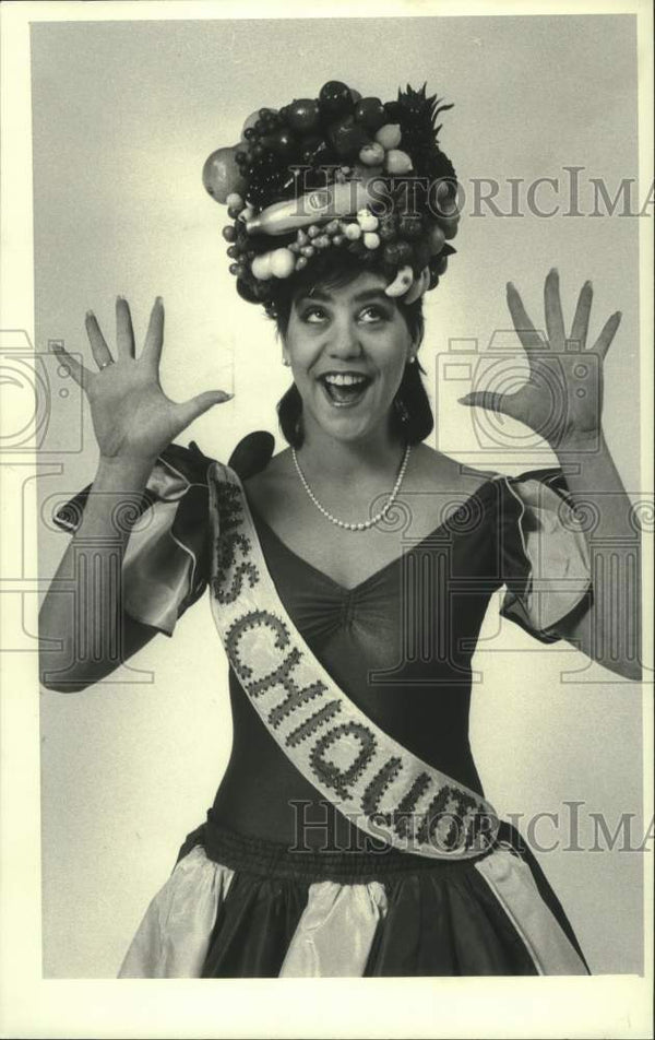 1984 Press Photo Jessica Gibson as Chiquita Banana in a musical play ...