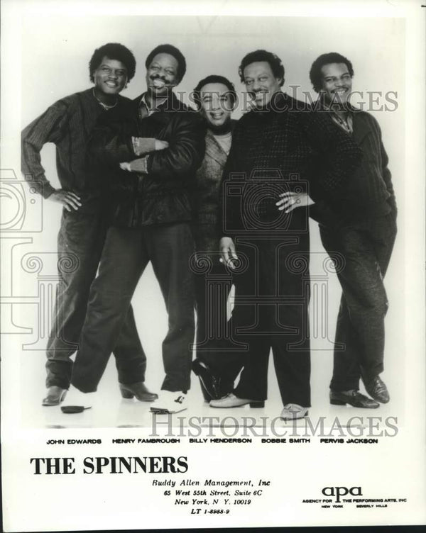 Press Photo The Spinners Vocal Group pose for the photographer - lrx15 ...