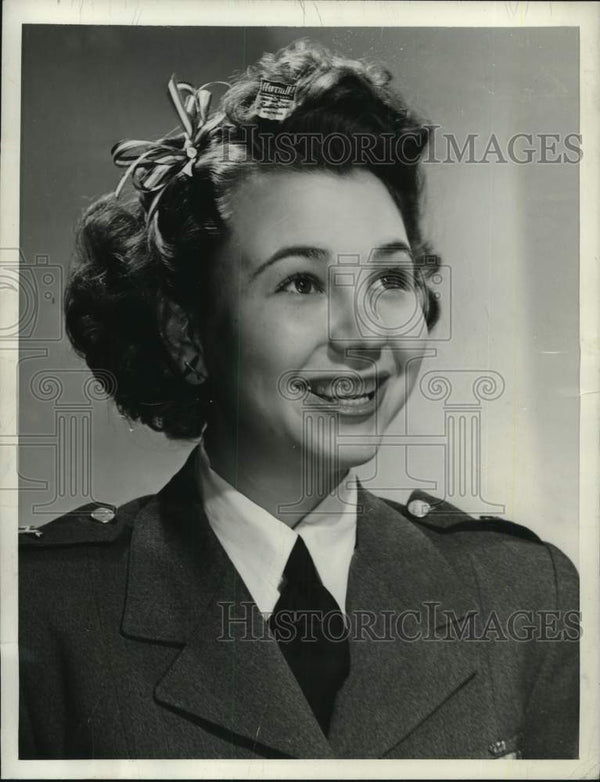 Press Photo New "hurrah girl" Jane Withers models a new "hair dress ...