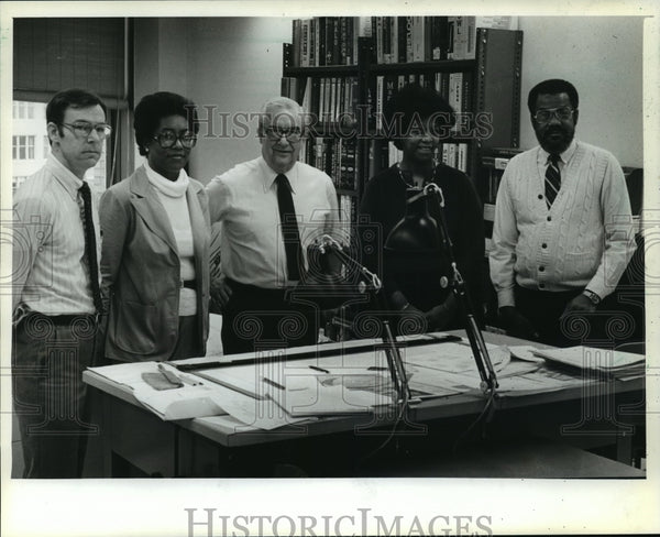 1985 Press Photo Johnnie Allen, heads the Milwaukee branch of Madison ...
