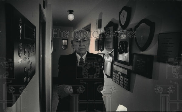 1989 Press Photo Harold Breier with Display of Plaques Earned as Police ...