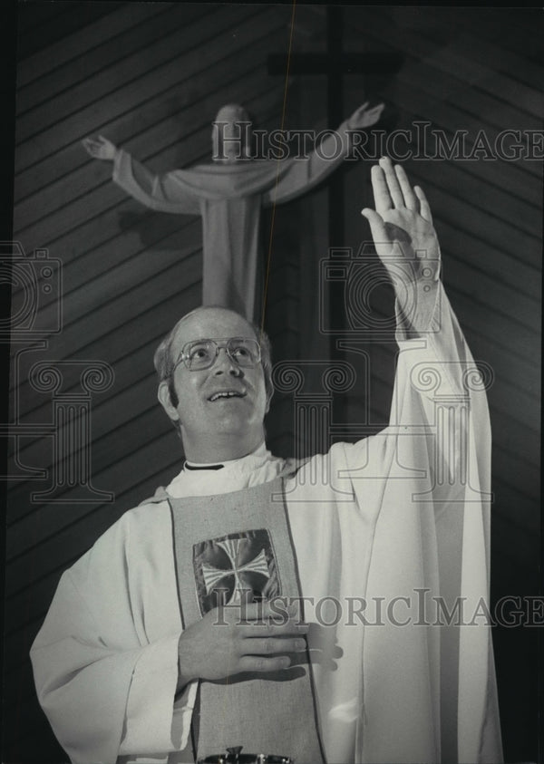 1983 Press PhotoFather William Key,archdiocesan coordinator of Catholic ...