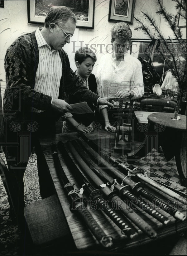 1989 Press Photo Carl & Lynne Seitz and son Adam at annual Christmas ...