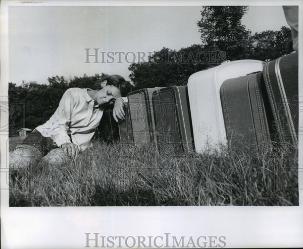 1966 Press Photo VISTA worker Jane Enright resting - mja10617 ...