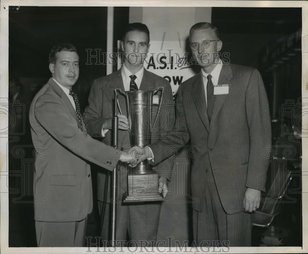 1952 Press Photo Phillip Brumder, Pres of Blackhawk, Wes Kiley & John A ...