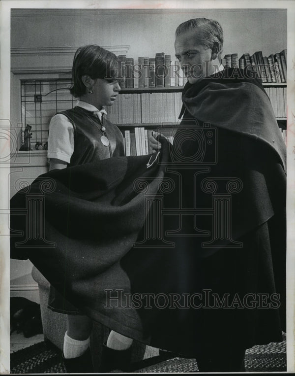 1968 Press Photo University of Wisconsin James A. Brundage and Daughter ...