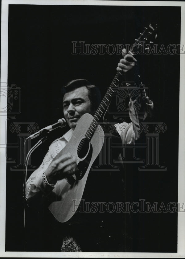 1977 Press Photo Jim Ed Brown Country Western Singer - Historic Images