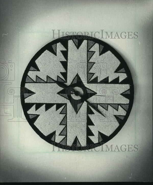 1985 Press Photo Sam Brushel Jr.'s American Indian Shop - Historic Images