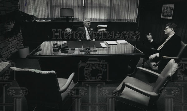 1988 Press Photo Milwaukee Mayor John Norquist in the Office of James ...
