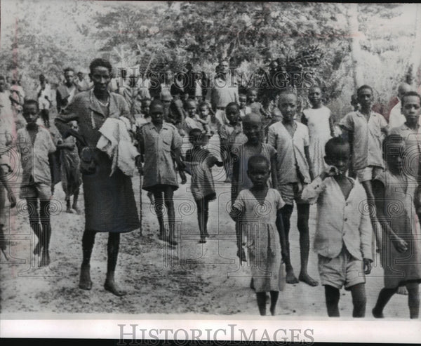 1964 Press Photo Watusi Refugees Crossing Rwandan Border to Burundi ...