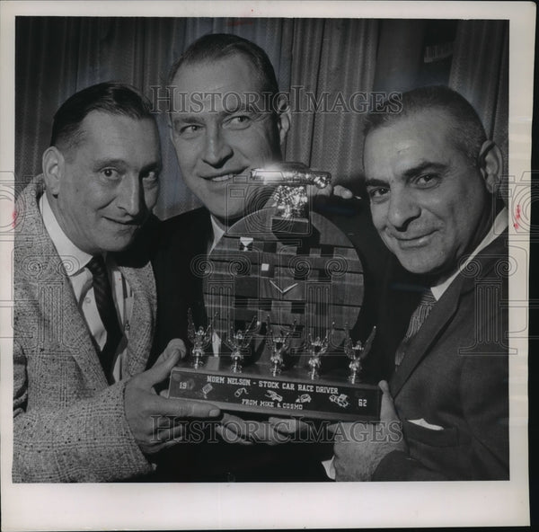 1962 Press Photo Norm Nelson Accepts Wisconsin Racing Trophy - Historic ...