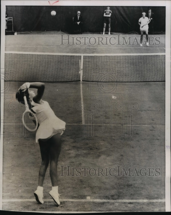 1963 Press Photo Tennis Player Maria Bueno of Brazil Against Mary Ann ...