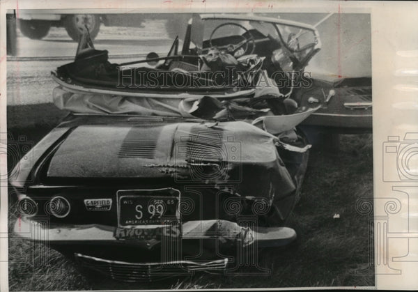 1964 Press Photo State Senator Jerris Leonard's car was extensively ...