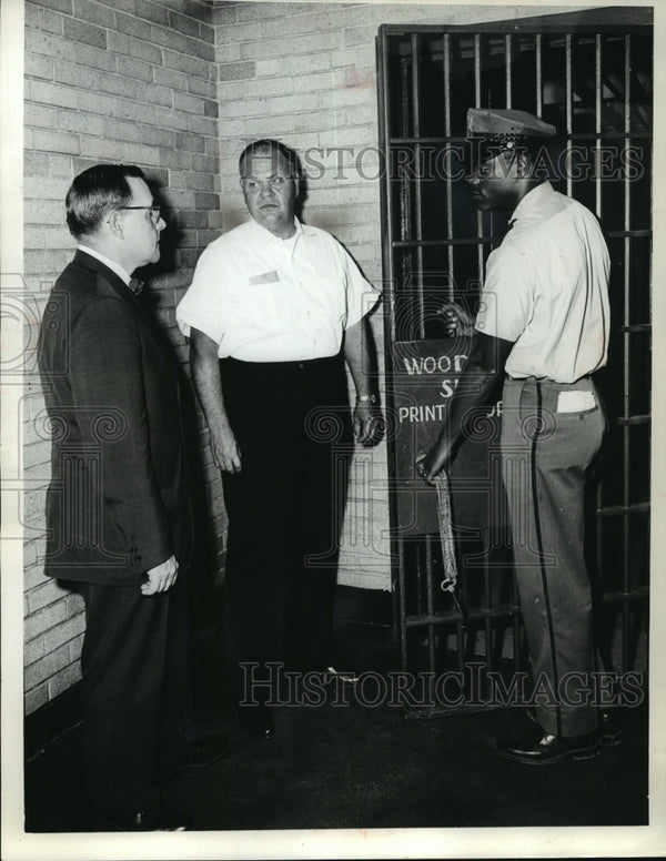 1963 Press Photo Larry Howard, Sheriff Richard B. Ogilvie & Warden Jack ...
