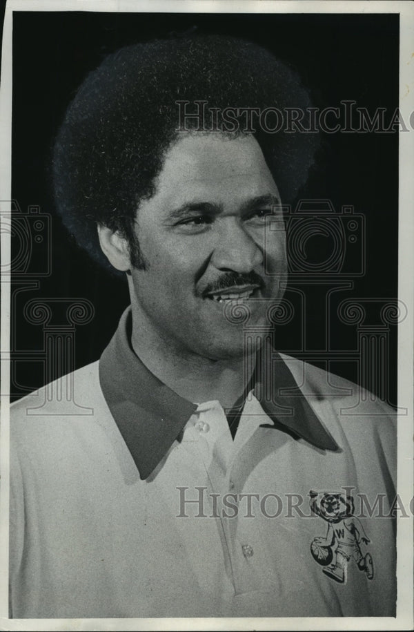 1976 Press Photo VW Basketball Coach Bill Cofield - mja76240 - Historic ...