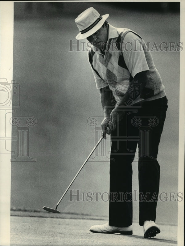 1985 Press Photo Professional Golfer Jim Colbert Reacts To His Birdie ...