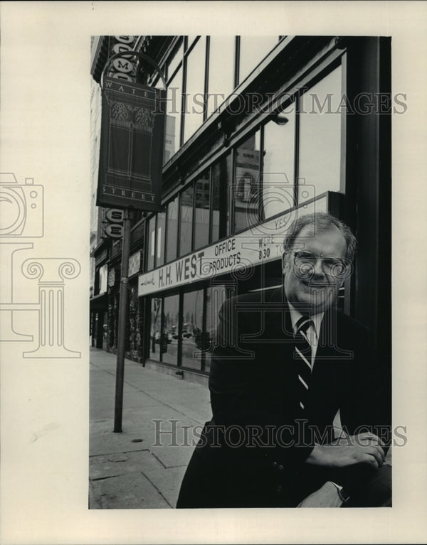 1984 Press Photo Marvin Cooper, President and Owner of the H.H. West ...