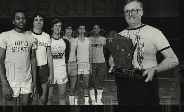 1981 Press Photo Marquette High School Basketball coach Paul Noack and ...