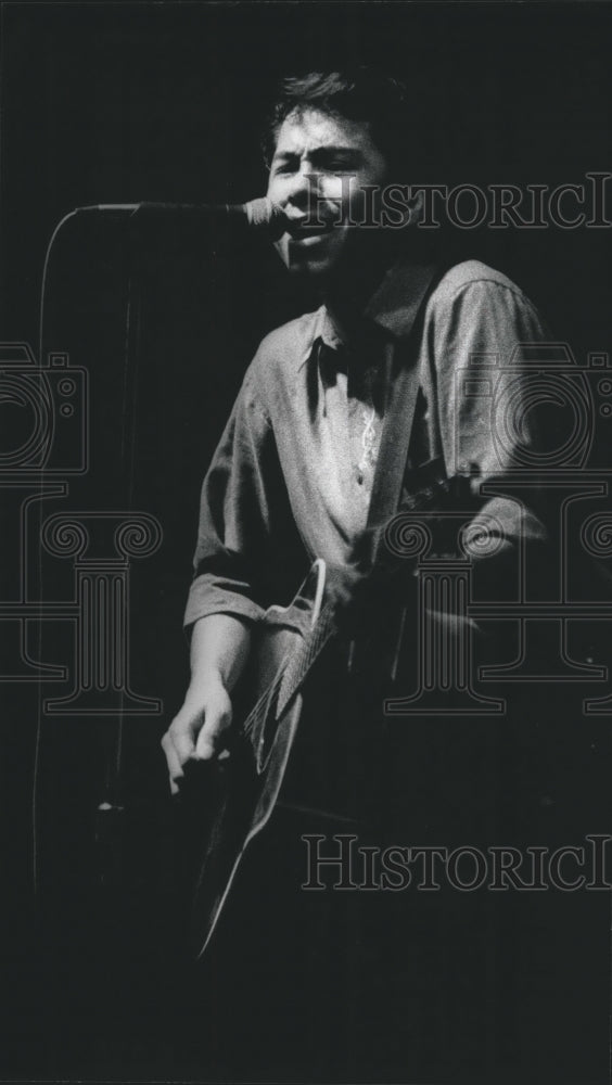 1988 Press Photo Sammy Llanas and the BoDeans perform at benefit ...