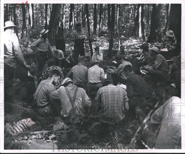 Press Photo ISC students, Neopit forestry crew of Menominee Indian ...
