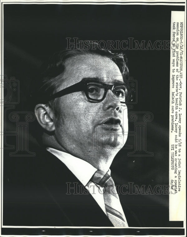 1971 Press Photo Governor Patrick J. Lucey speaks at legislative ...