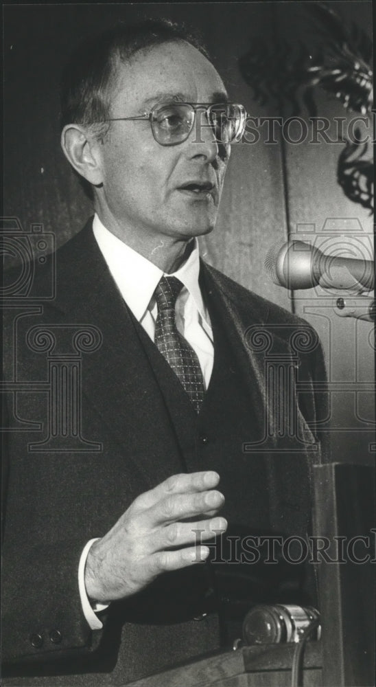 1983 Press Photo Sheldon B. Lubar, president of Lubar & Company ...