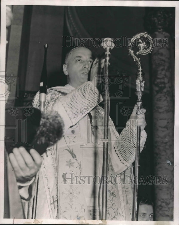 1953 Press Photo Archbishop Albert Gregory Meyer holding the crosier ...