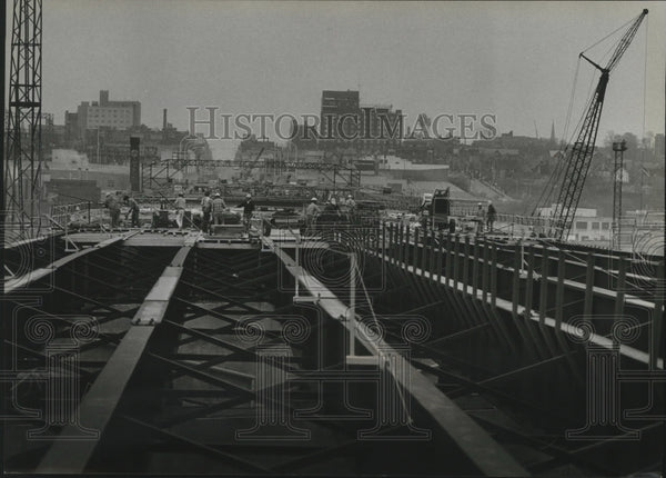 1981 Press Photo Construction of 27th Street Viaduct in Milwaukee ...