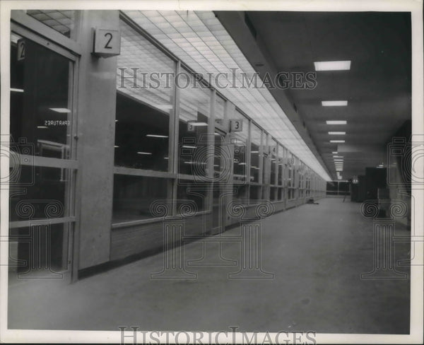 1953 Press Photo Greyhound Bus terminal in Chicago, Illinois ...