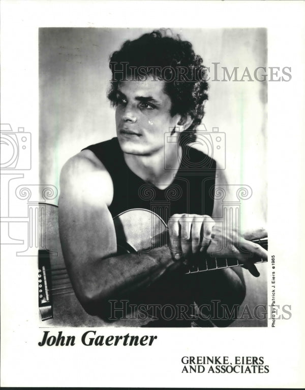 1986 Press Photo Rock and Blues artist John Gaertner playing at Golden ...