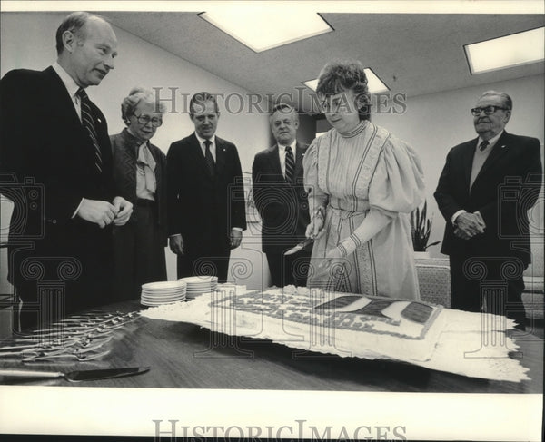1984 Press Photo First Wisconsin Trust Co.'s 90th anniversary ceremony ...