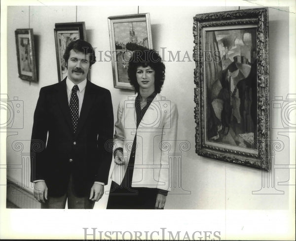 1981 Press Photo Thomas Monahan and wife in their gallery, Monahan Fine ...